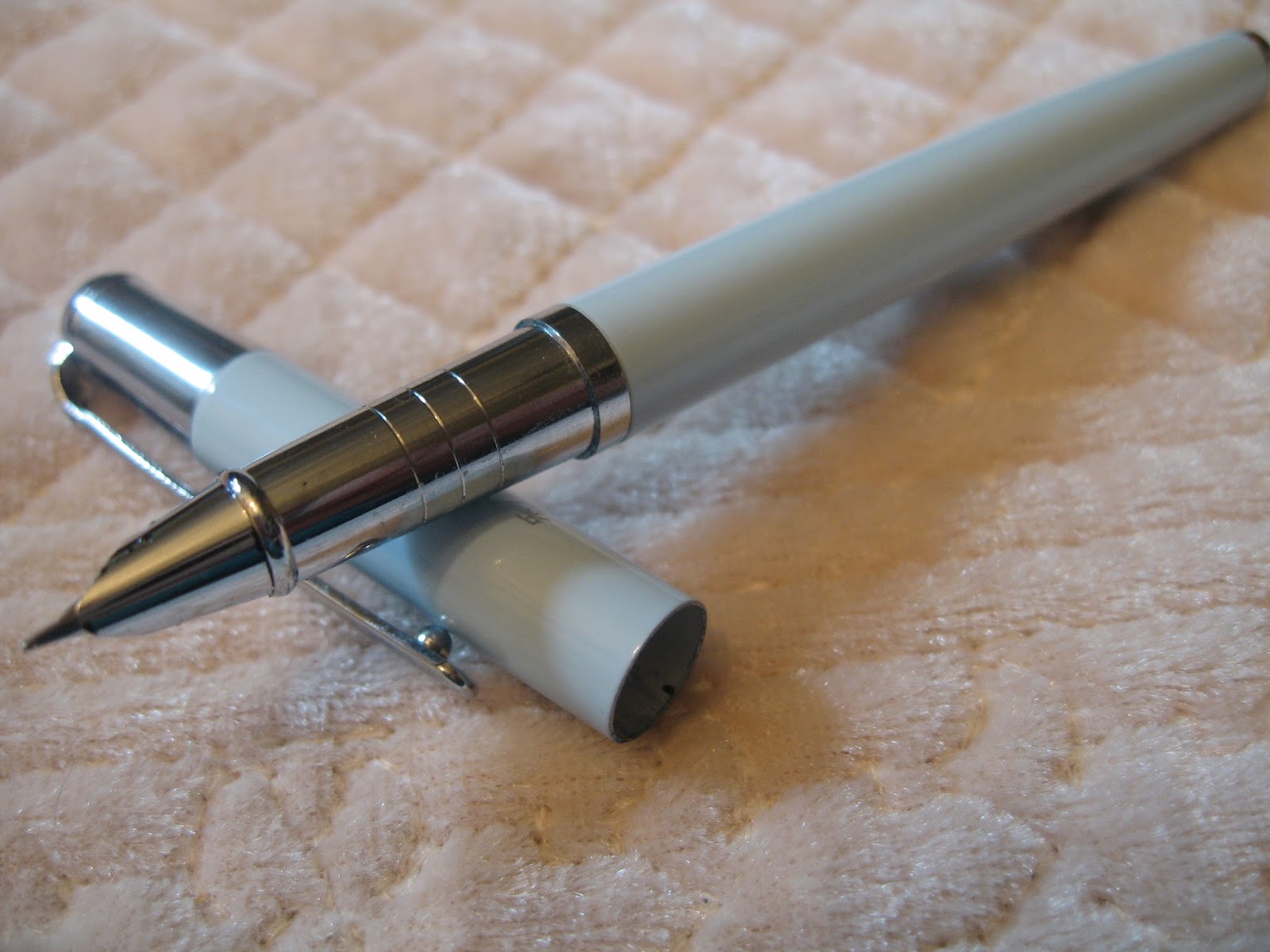 BLURT Blogger: Jinhao Baoer Lemi Hero Fountain Pen & Rollerball Review