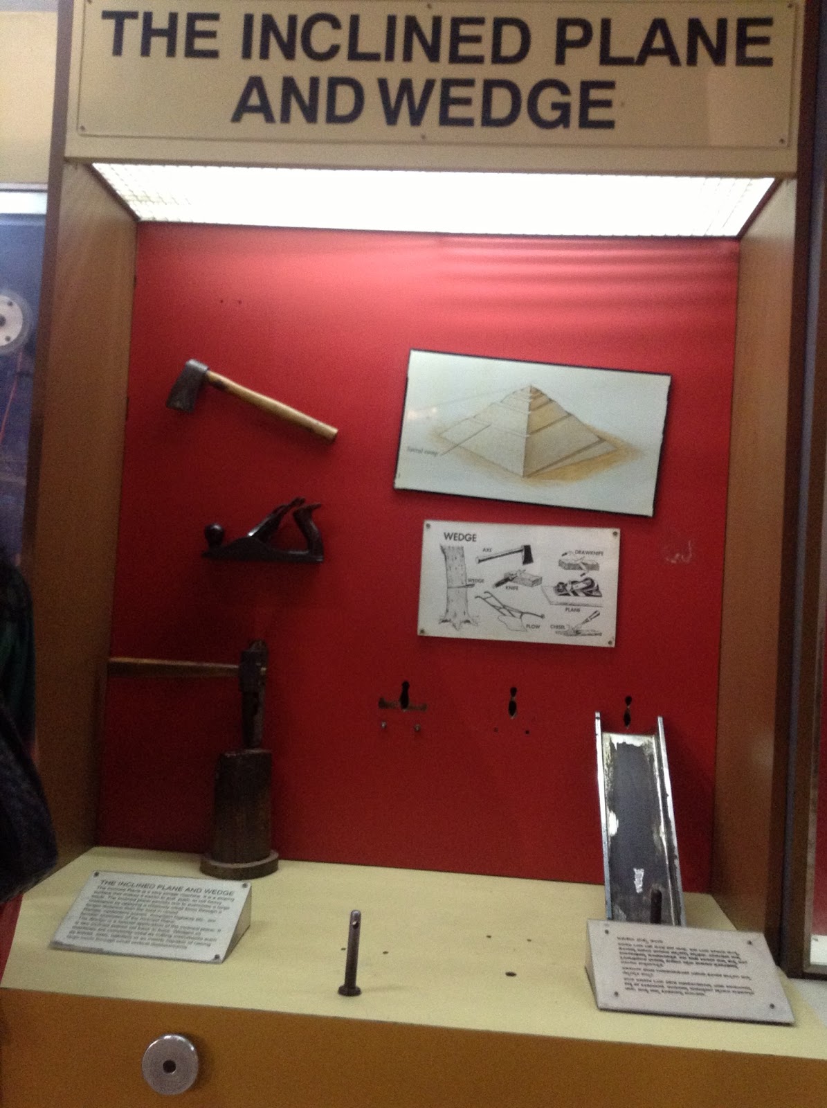 TECH'MECH: INCLINED PLANE AND WEDGE