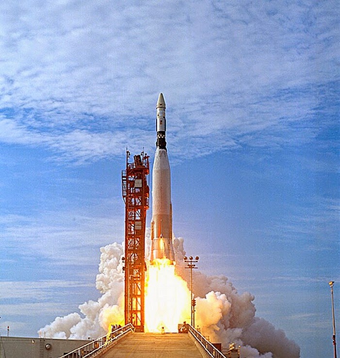 Asal Nama dan Teknologi Roket ~ Ruana Sagita