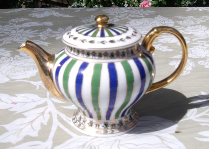 Steeped in Tradition: Exploring the World of Tea: Teapot Collectors Unite!