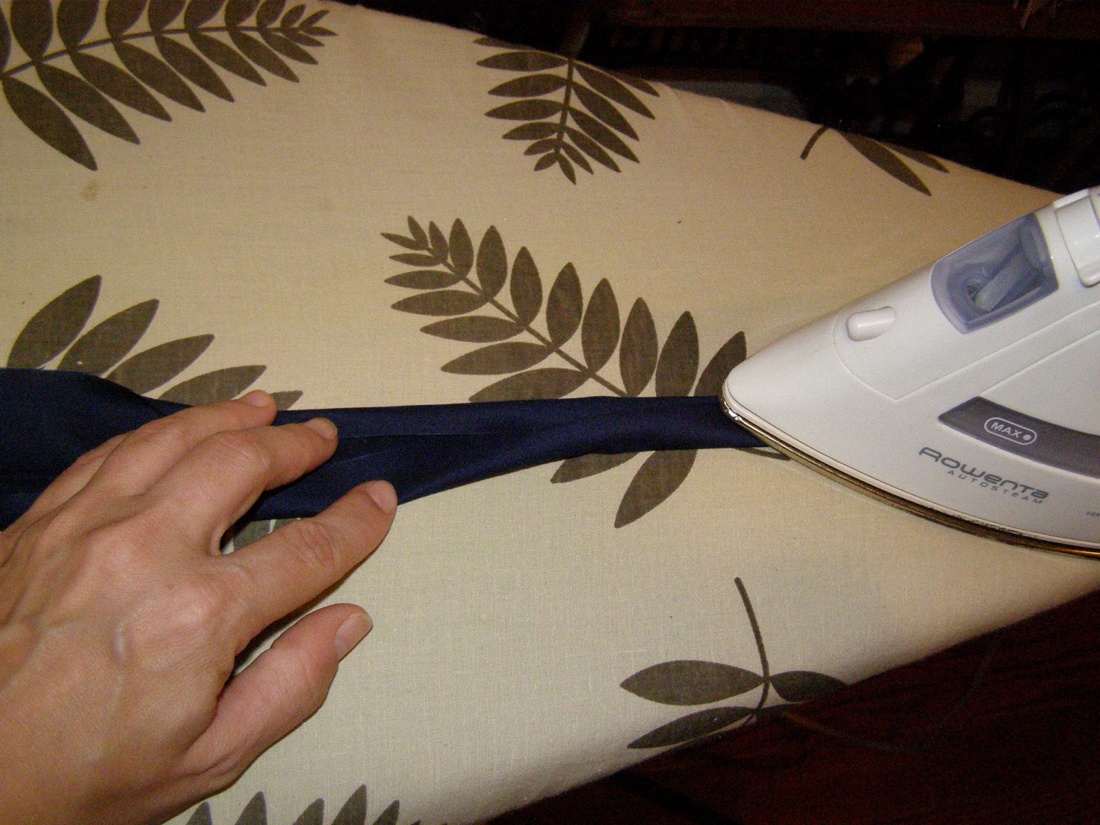 Sarcastic Quilter: Making & attaching binding... easy, easy method!