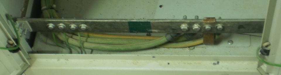Electrical Installations: Switchboard earthing busbar