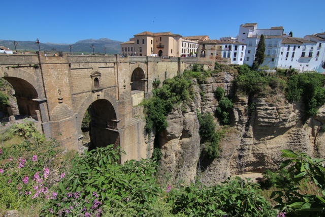 El Tajo de Ronda y su Puente Nuevo | Viajar con niños por el mundo Paco ...