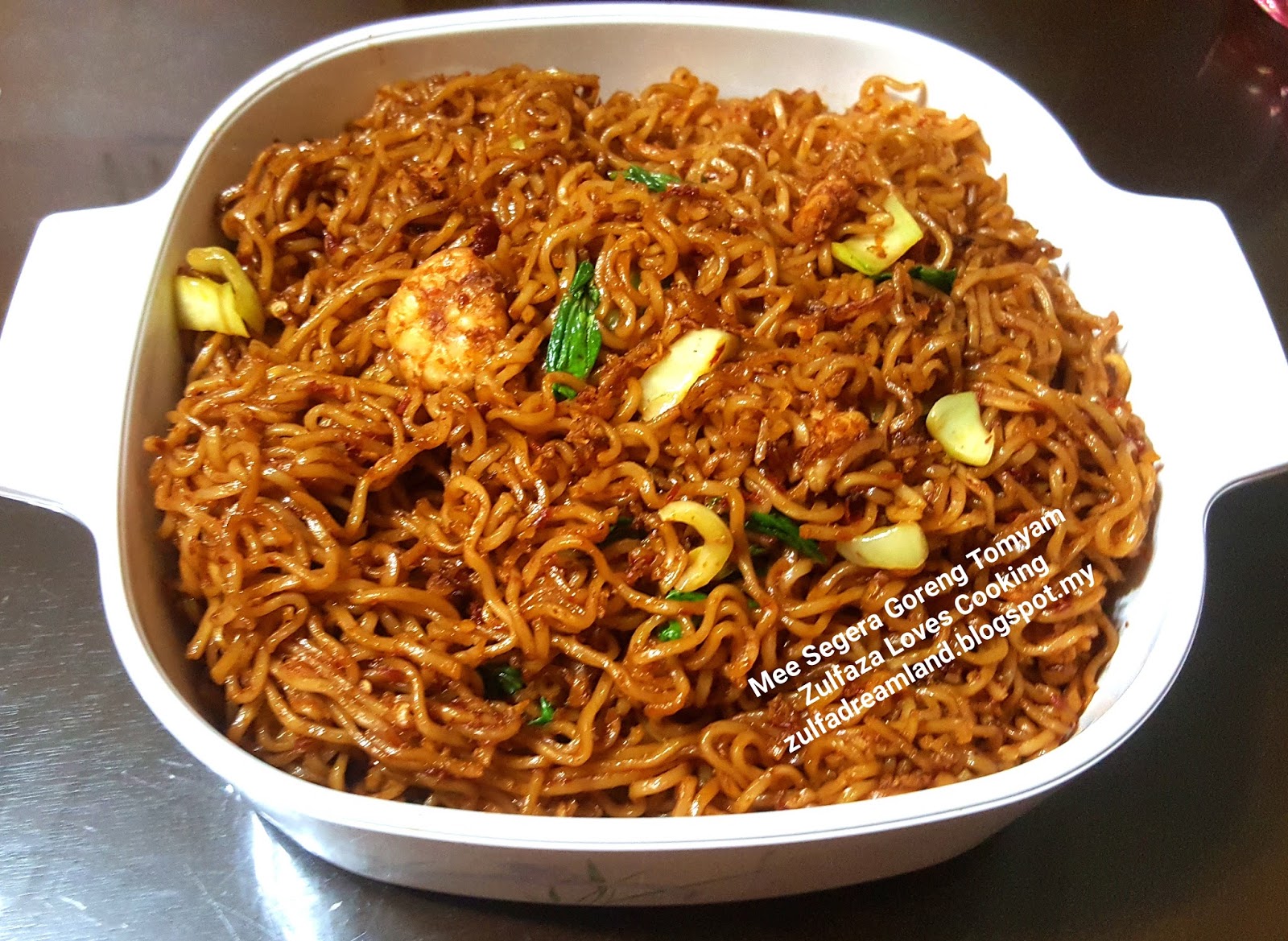 ZULFAZA LOVES COOKING: Mee segera goreng tomyam