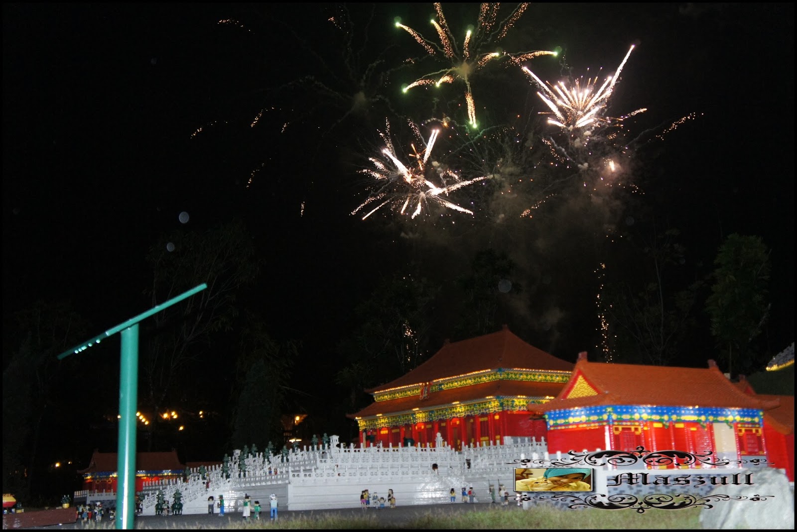 Persembahan Bunga Api Tahun Baru China Di Legoland