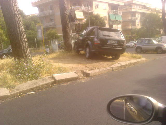 ROMA FA SCHIFO: Via Virginia Agnelli, una strada della Somalia interna ...