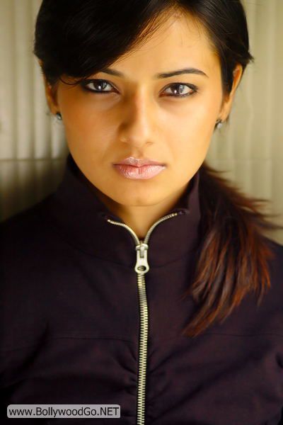 14 Beautiful Pictures Of Isha Chawla Hot Actress With Cute Face