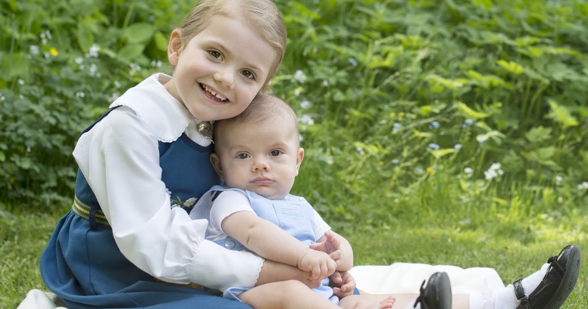 New photos of Princess Estelle & Prince Oscar & Princess Victoria ...