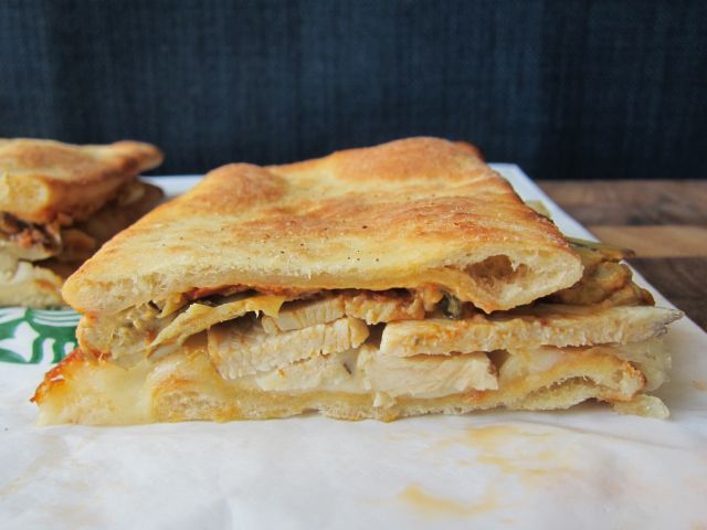 Review: Starbucks - Chicken Artichoke on Flatbread Sandwich