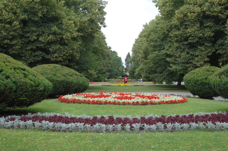 I tu i tam....Y aqui y alla: Grobowiec-piramida, ruina zamku i Perła ...