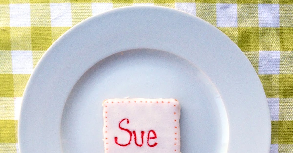 DIY Edible Place Cards: So-Easy Personalized "Cookies!" / Hey, EEP!