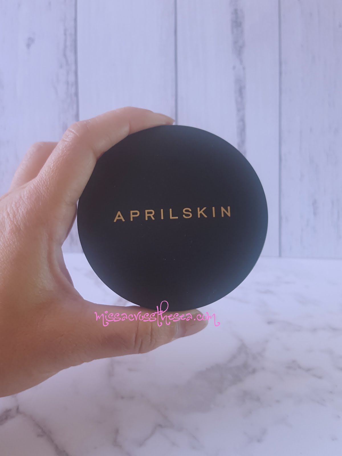 Miss Across the Sea (Eng): April Skin Magic Snow Cushion Black