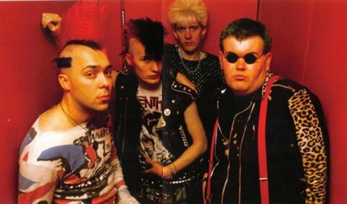 Piratear & Difundir: The Exploited