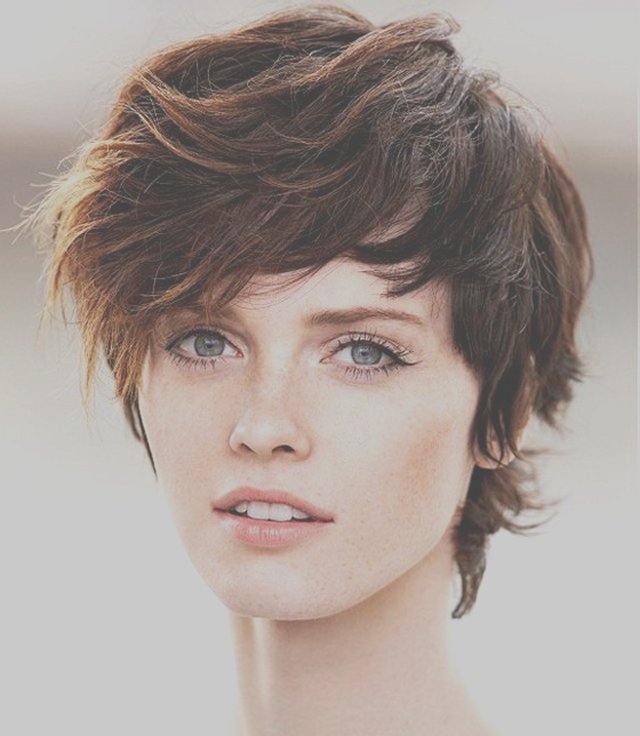 Gaya Rambut Pendek Shaggy Wanita