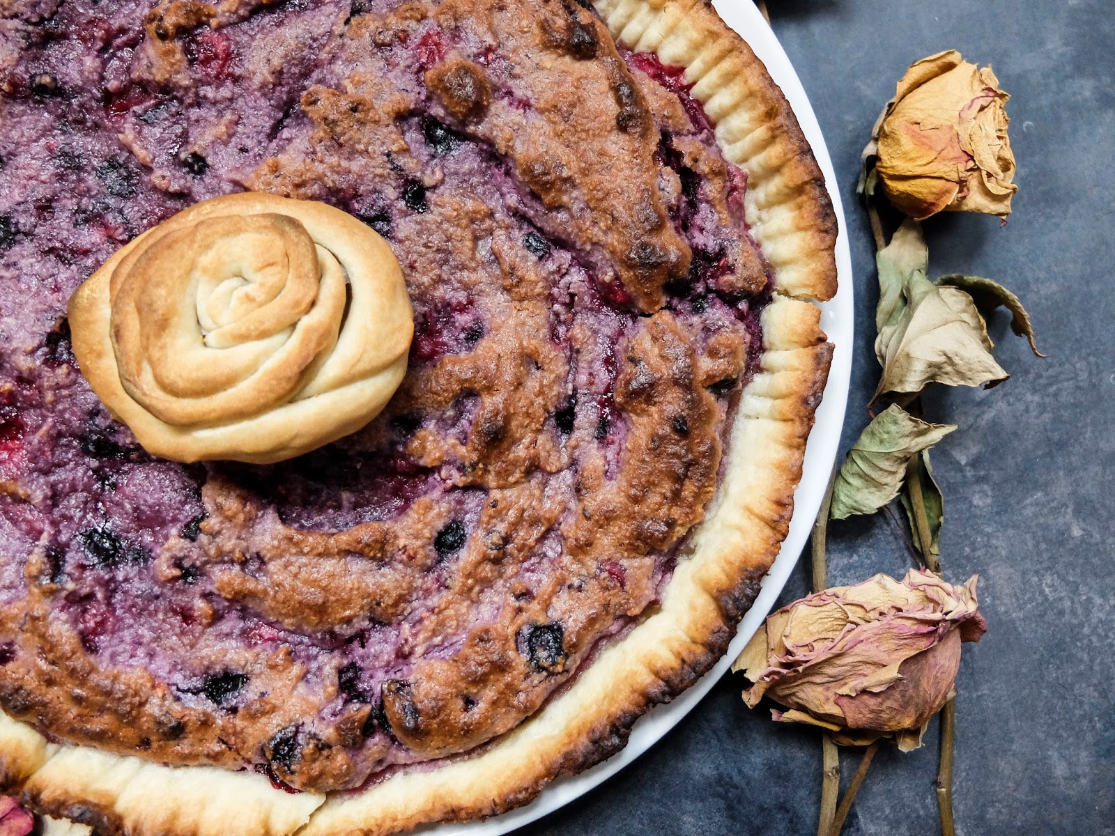 Rainbowdrache : Tarte fruits rouges & frangipane (vegan)
