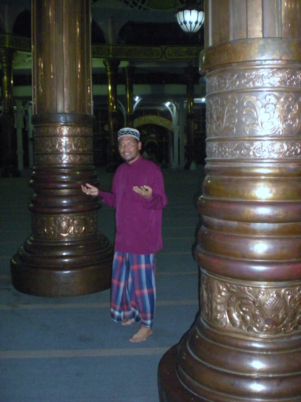 Dunia yang Kutemui: Masjid Seribu Tiang Jambi