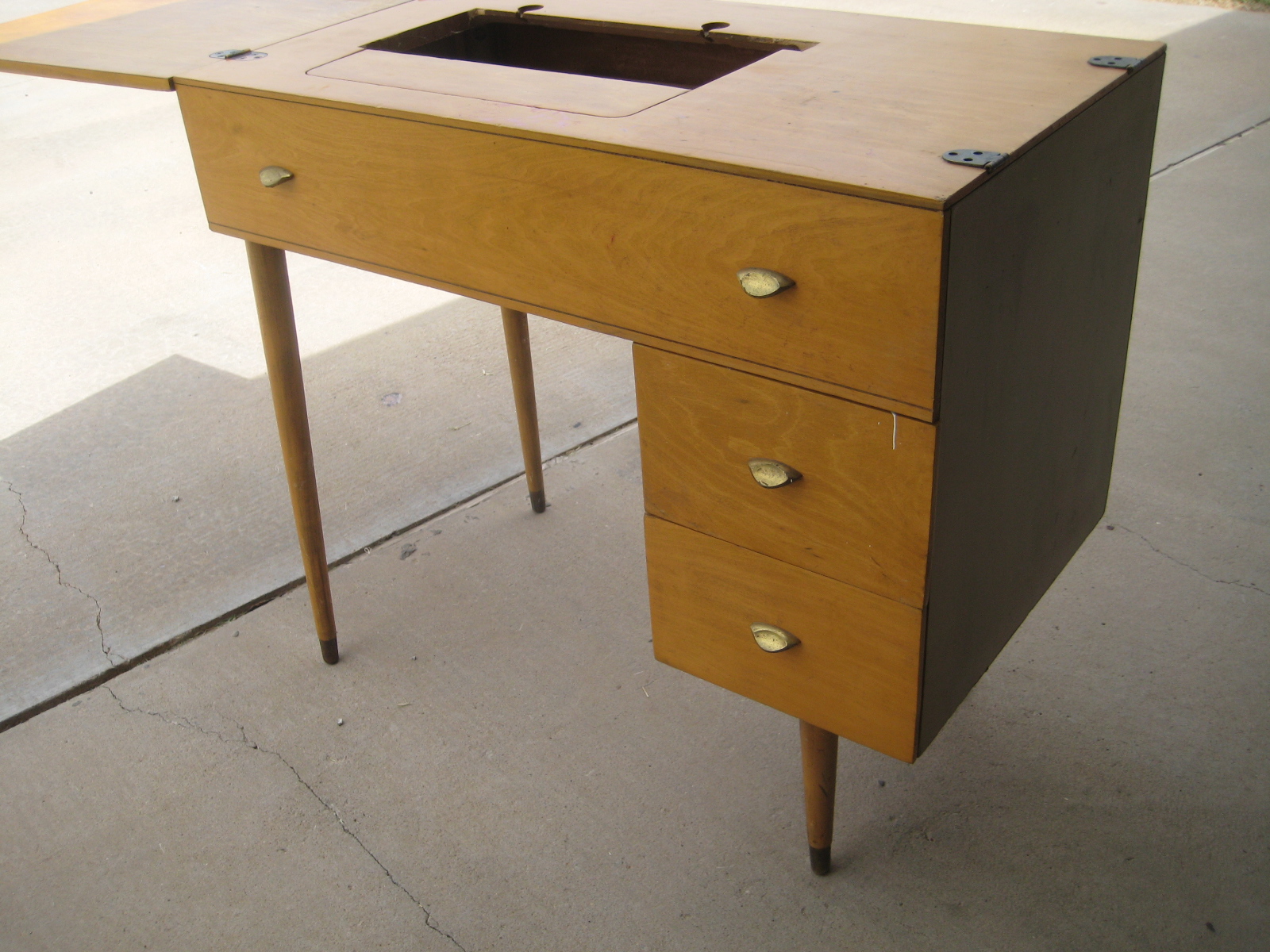 Adventures In Creating: Mid Century Sewing Table Turned Modern Desk