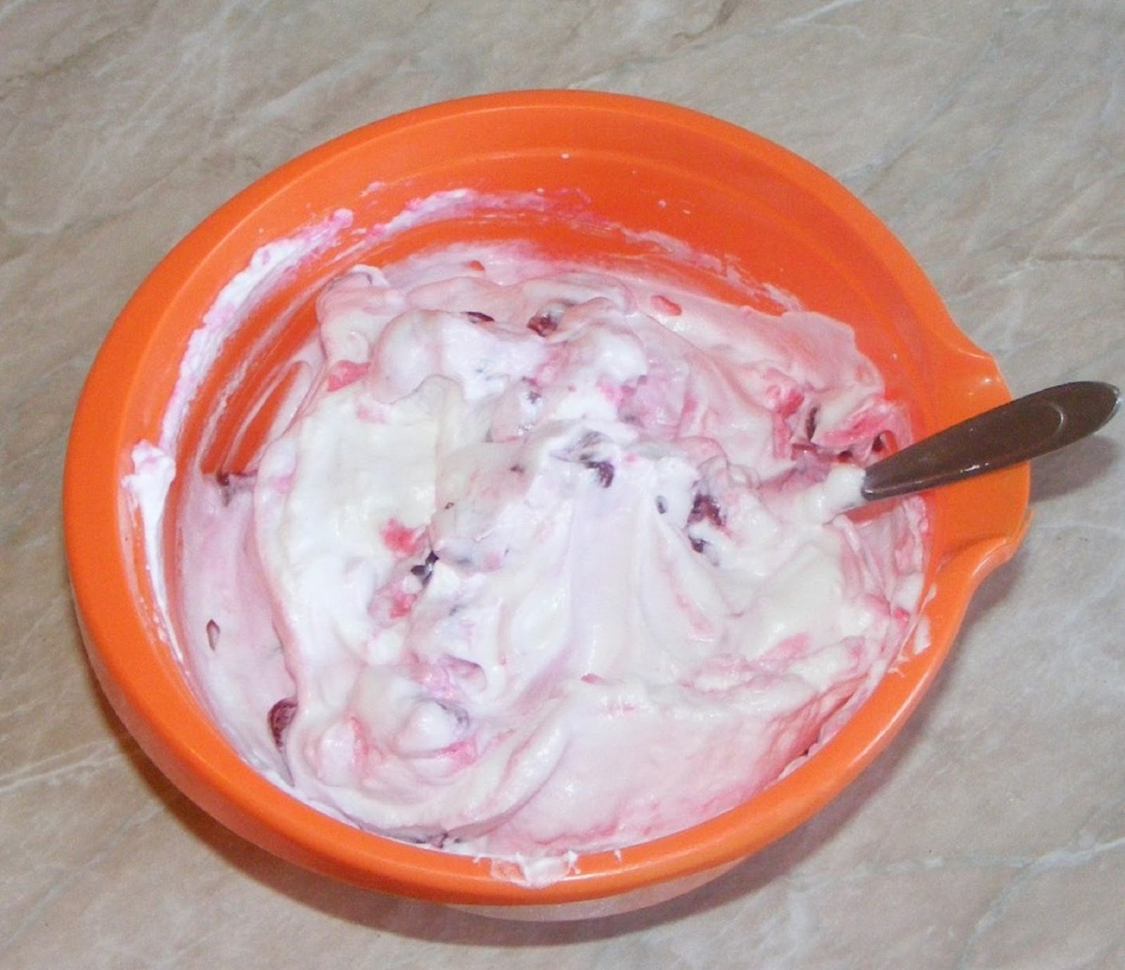 Prajitura cu visine si bezea | Preparatedevis.ro