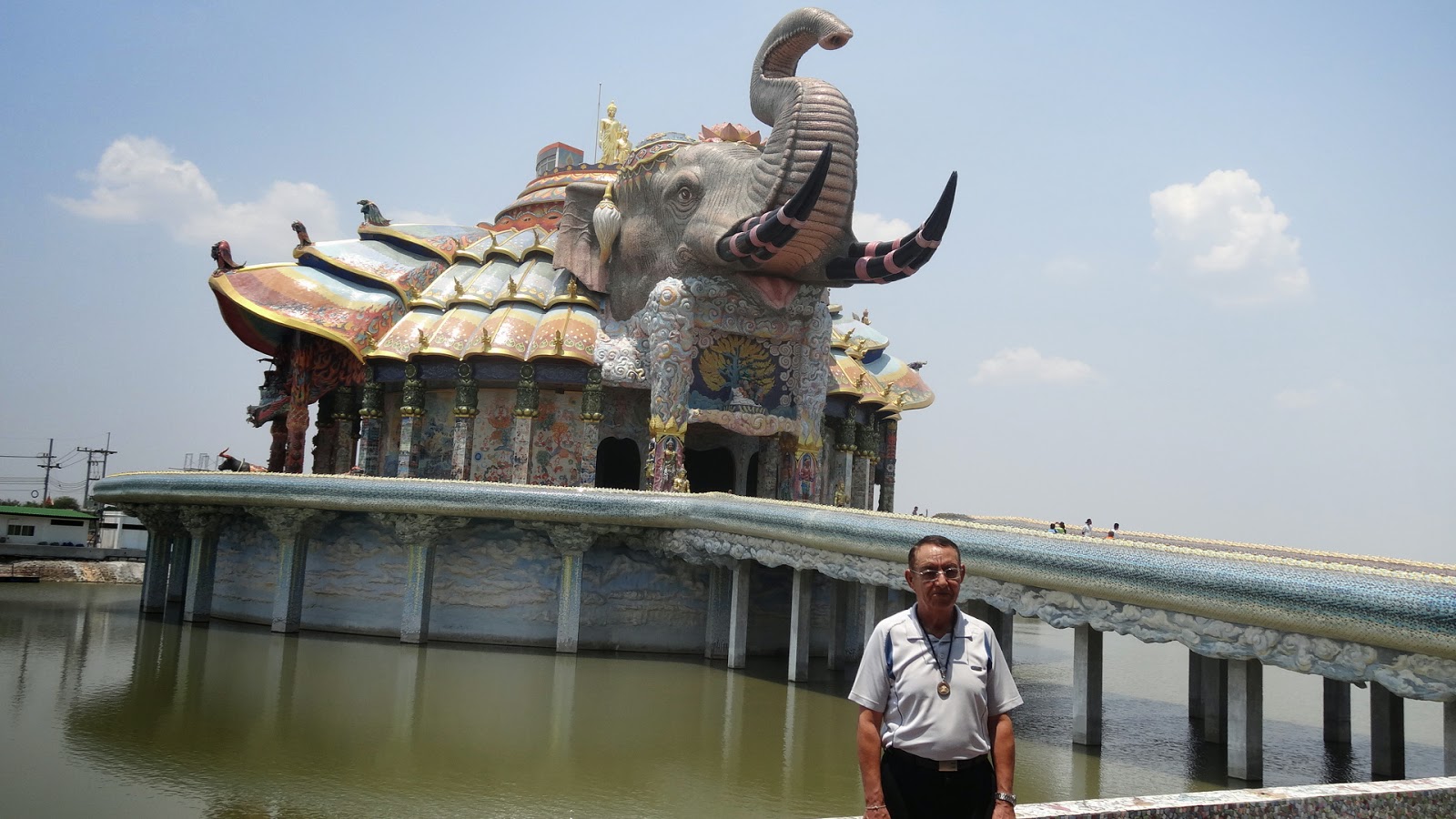 MOSTEIROS NA TAILANDIA: WAT (templo) BAN RAI