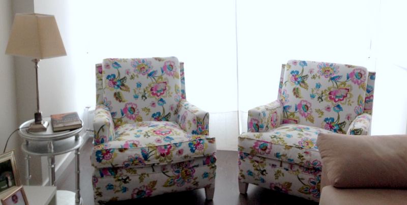 EL DESVÁN DE LOS TRASTUCOS: BUTACAS TAPIZADAS CON ESTAMPADO DE FLORES