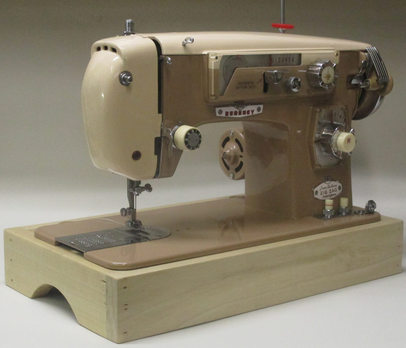 MI Vintage Sewing Machines: Regency 8141 (1964)