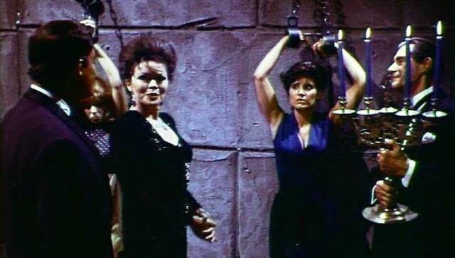 I Think, Therefore I Review.: 60s and 70s Vampires, Oh My!
