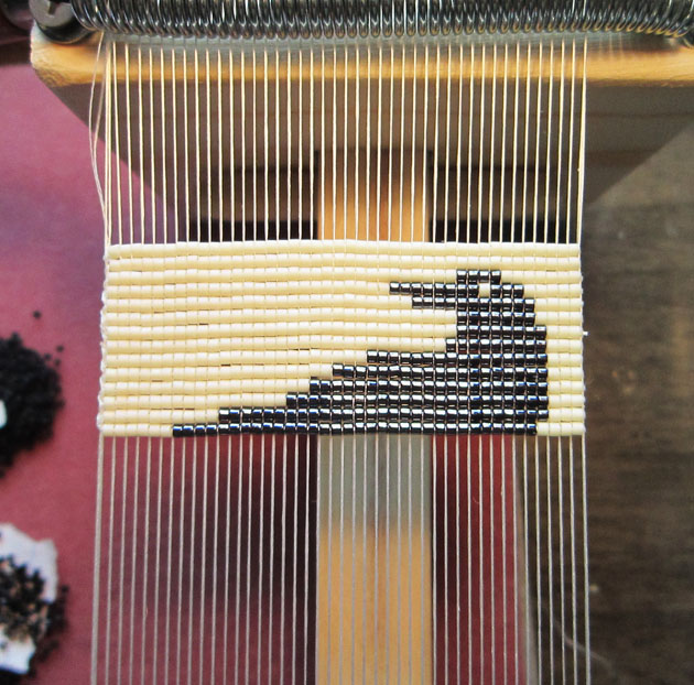 DVArtist, Art, Food, Gardening: RAVEN IN BEADS