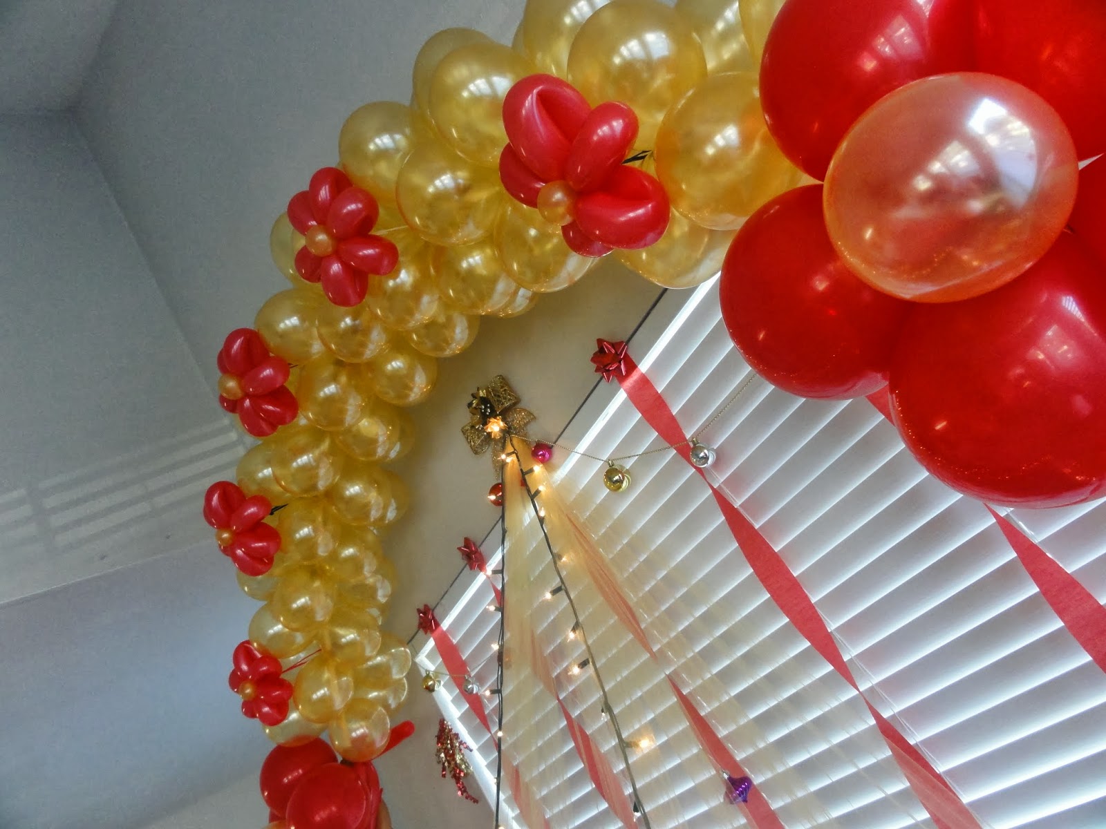 Santo Diamond Balloon Design: Balloon decoration for festive
