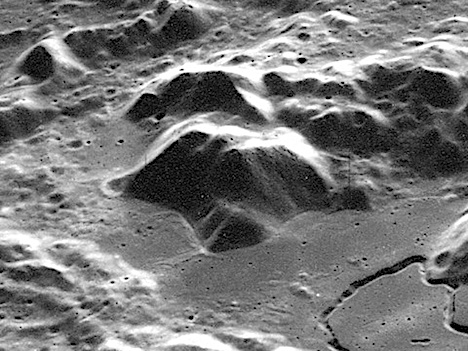 Wandering Silent Vertexes and Frozen Peaks: MONS HADLEY SEEN BY NASA ...