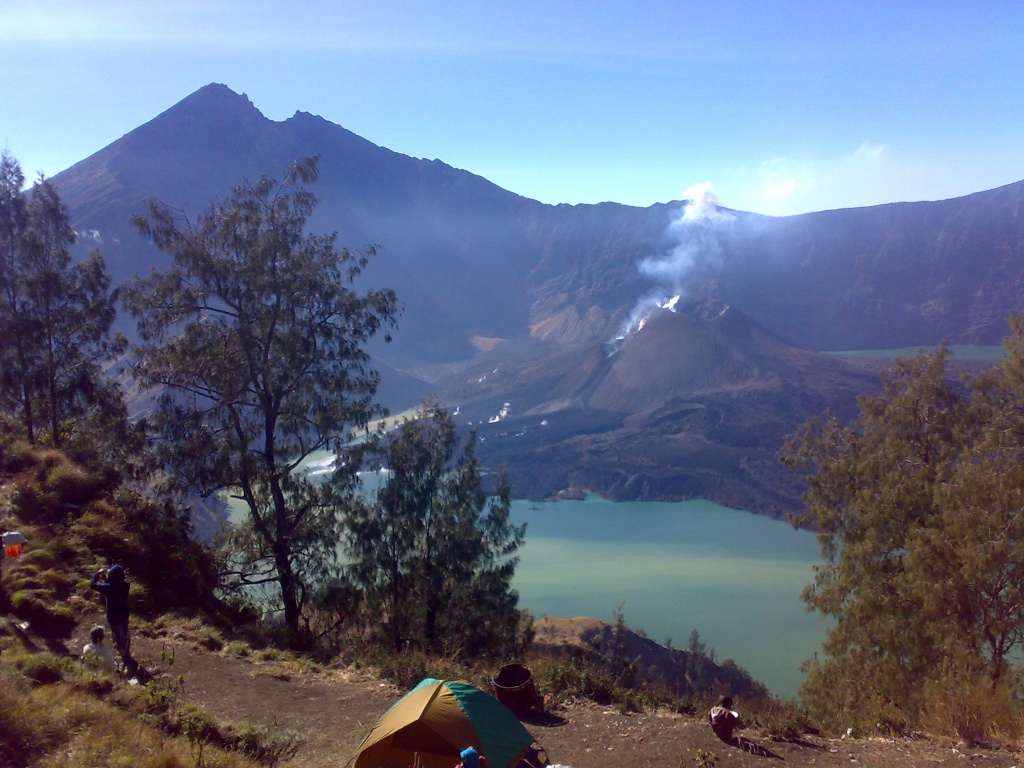 Hotel and Traveller: Wisata Gunung Rinjani Lombok Yang Menawan