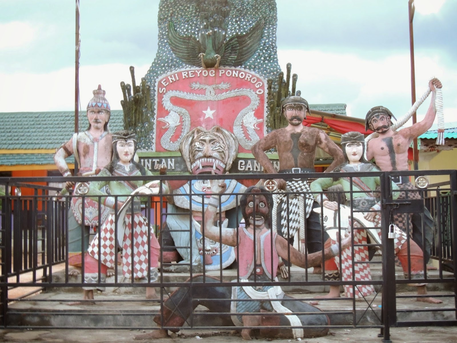 Ar_T Photos and Story: Patung Reog Ponorogo