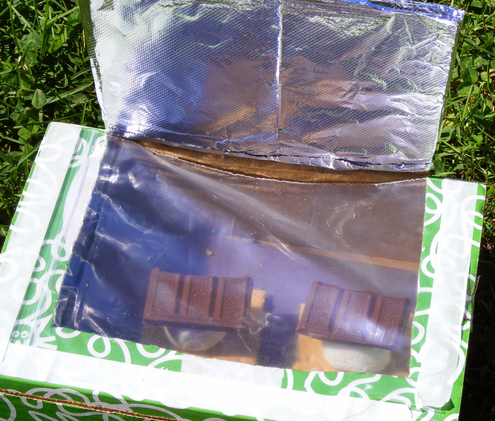 Ten kids and a Dog: Homemade Solar Oven--take two