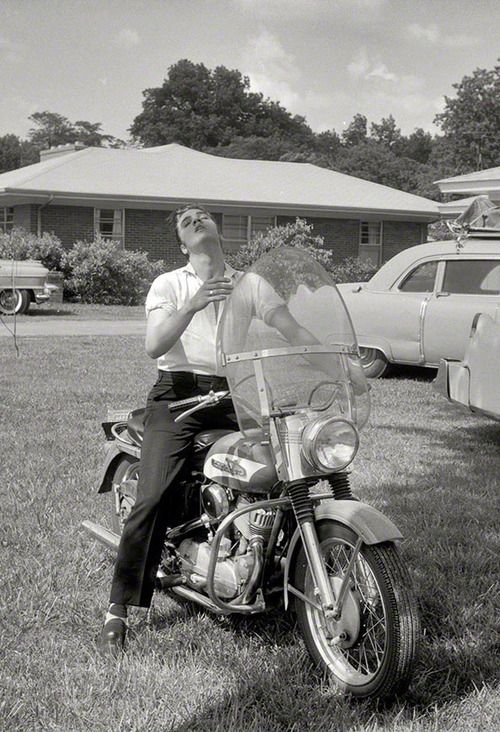 24 Vintage Photos That Prove Elvis Presley Was Also a Motorcycle ...