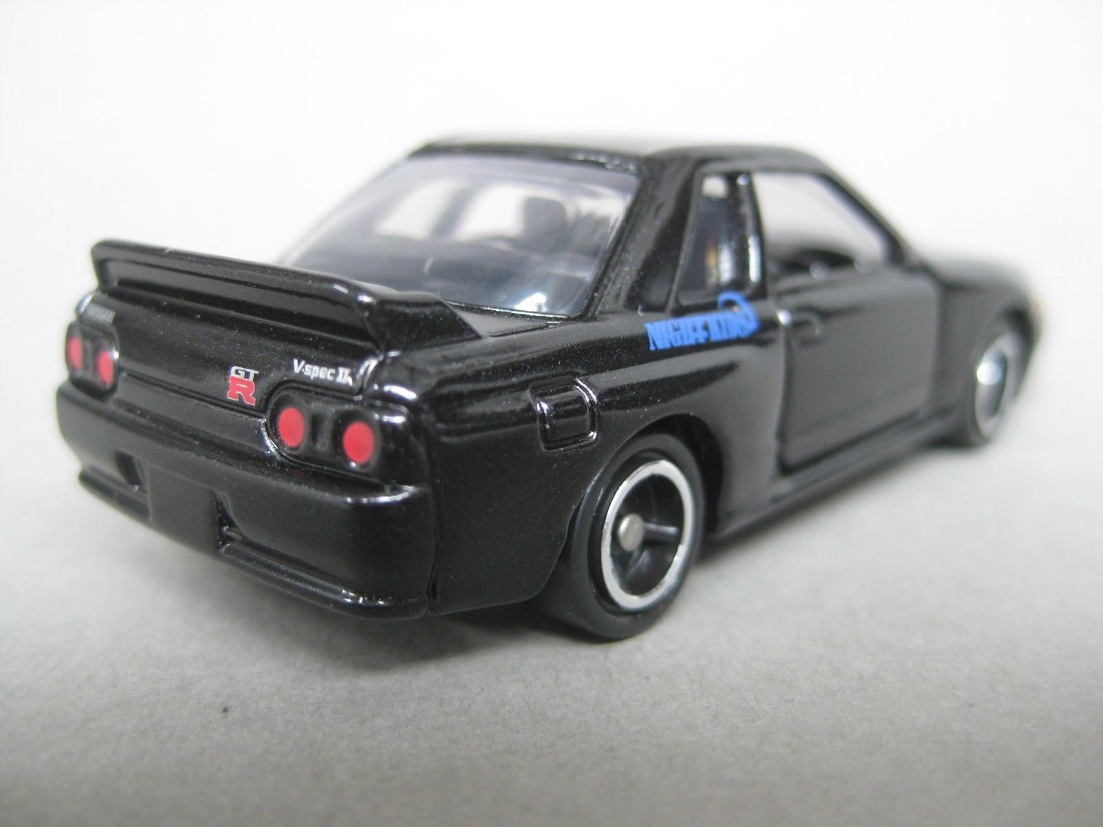 deSMOnd Collection: Tomica "Initial D" Skyline GT-R (R32)