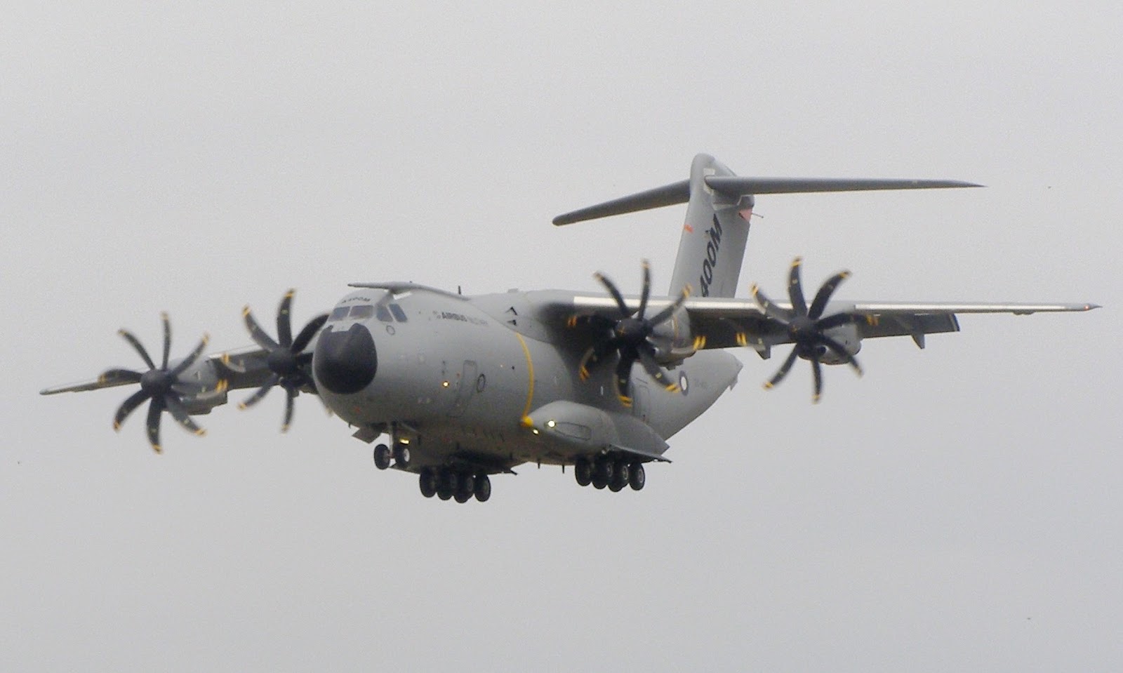 Avioane: Airbus A 400 M-Frumos jucărie: Mini Airbus 400M-Accidente de ...
