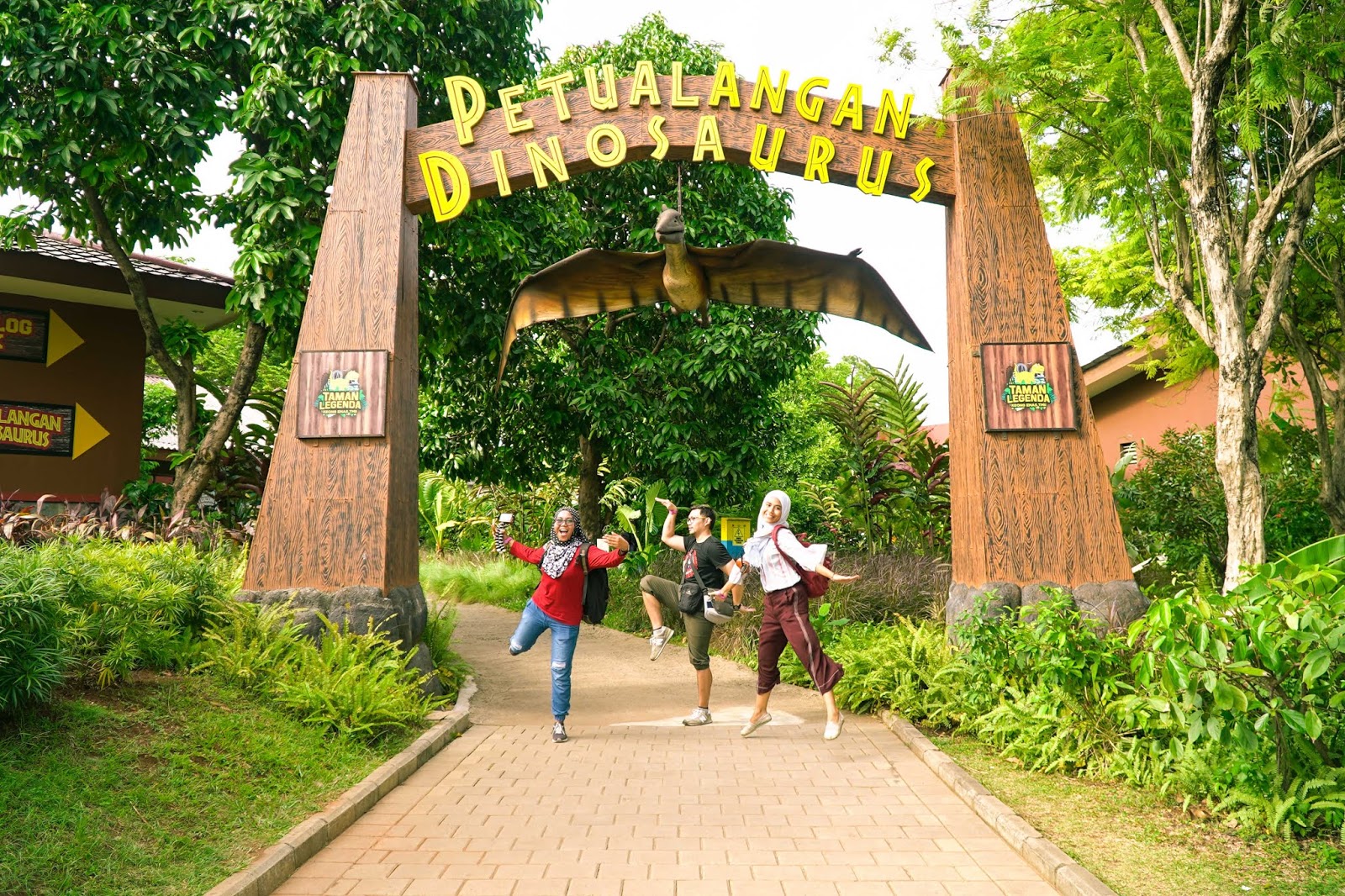 Seru-seruan di Taman Legenda Keong Emas
