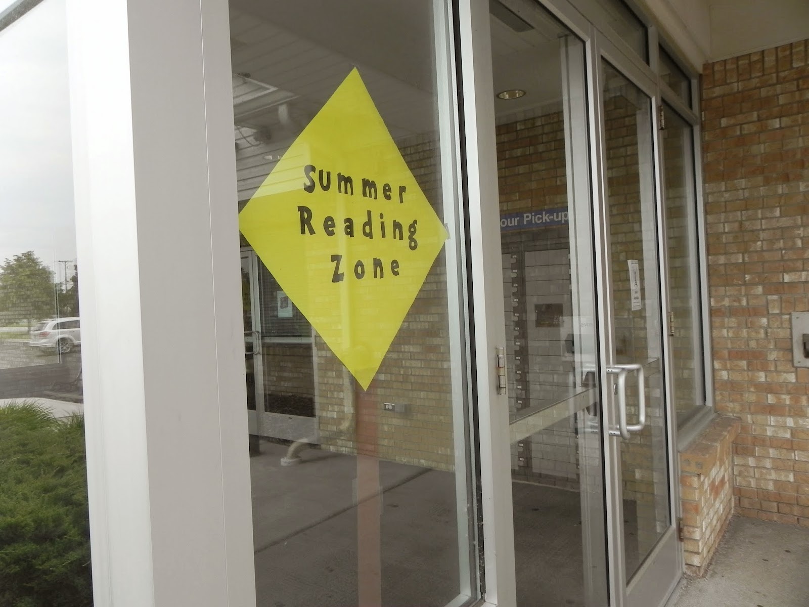 Libraryland: Summer Reading Window Display