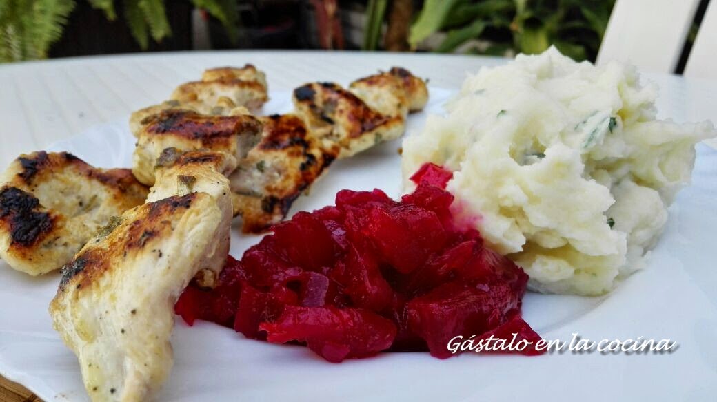 Gástalo en la cocina: POLLO EN SALSA DE YOGUR Y CHUTNEY DE REMOLACHA