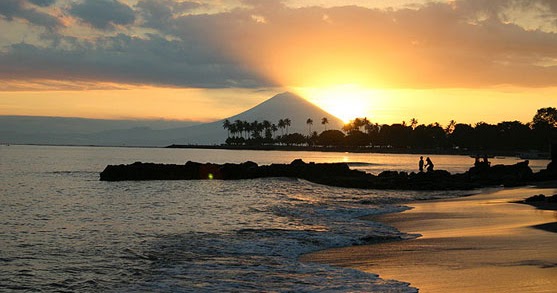 Pantai Senggigi Lombok Menyimpan Sejuta Keindahan