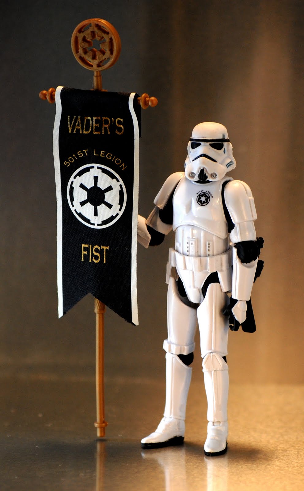 ACTION FIGURE EMPIRE: Exclusive 501st Stormtrooper: A Salute To The Legion!