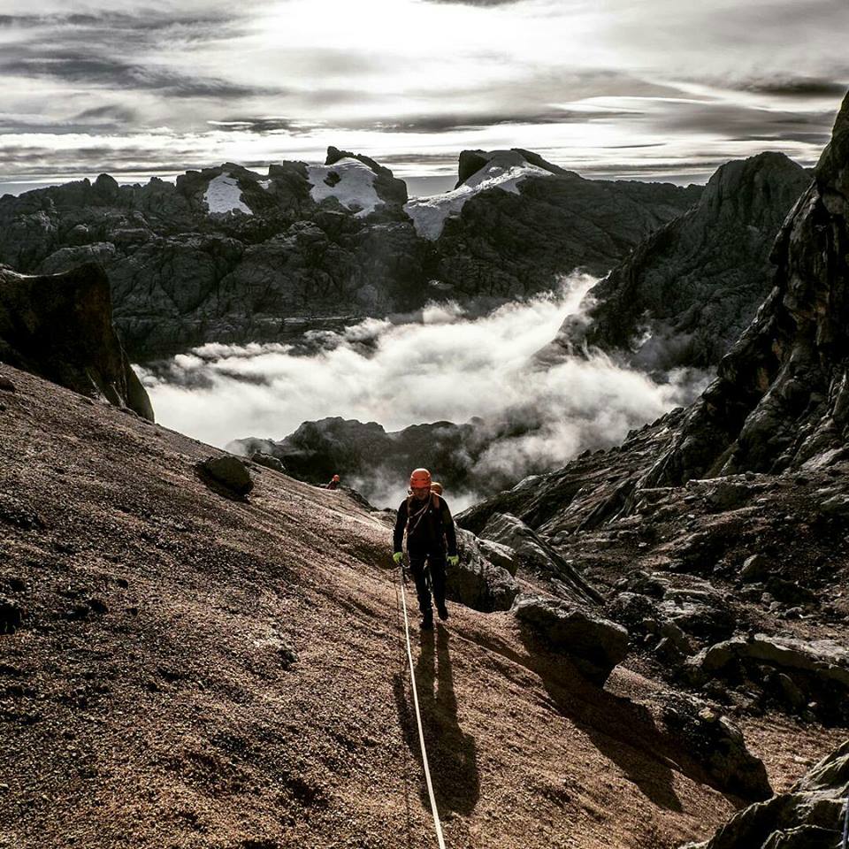 Persiapan mendaki gunung - Eiger Adventure