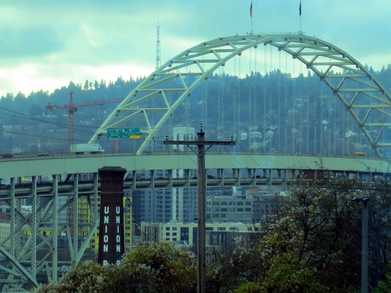 The ZehnKatzen Times: The Fremont Bridge from Kaiser South Interstate