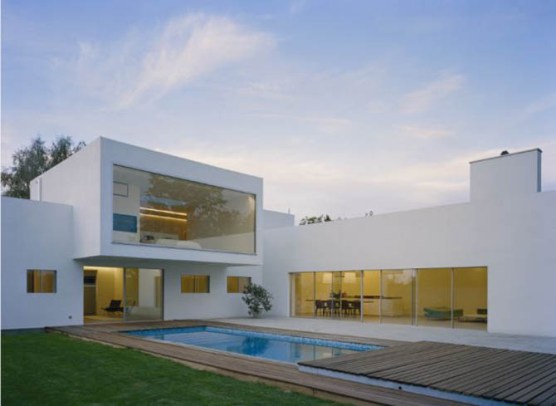 Modern minimalist villa by Jonas Lindvall A&D