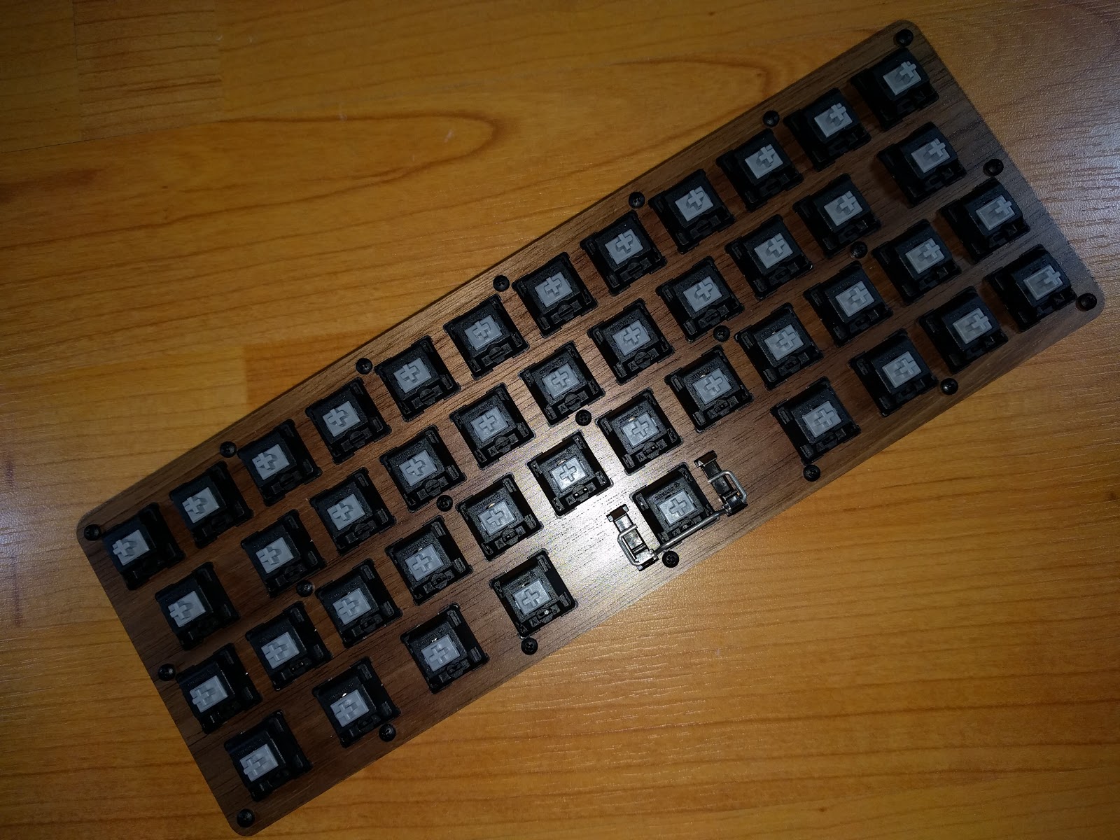 40% Keyboards: Walnut Quark