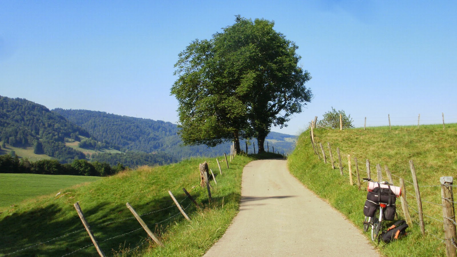 EXCURSII CU BICICLETA: Elvetia