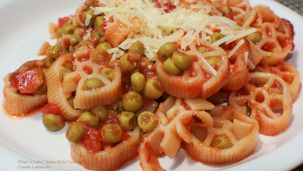 Mama's Wagon Wheel Pasta and Peas | What's Cookin' Italian Style Cuisine