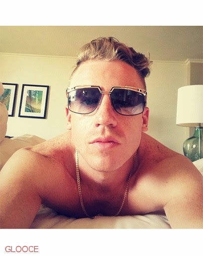 Male Celebrities Macklemore Shirtless Selfie Picture