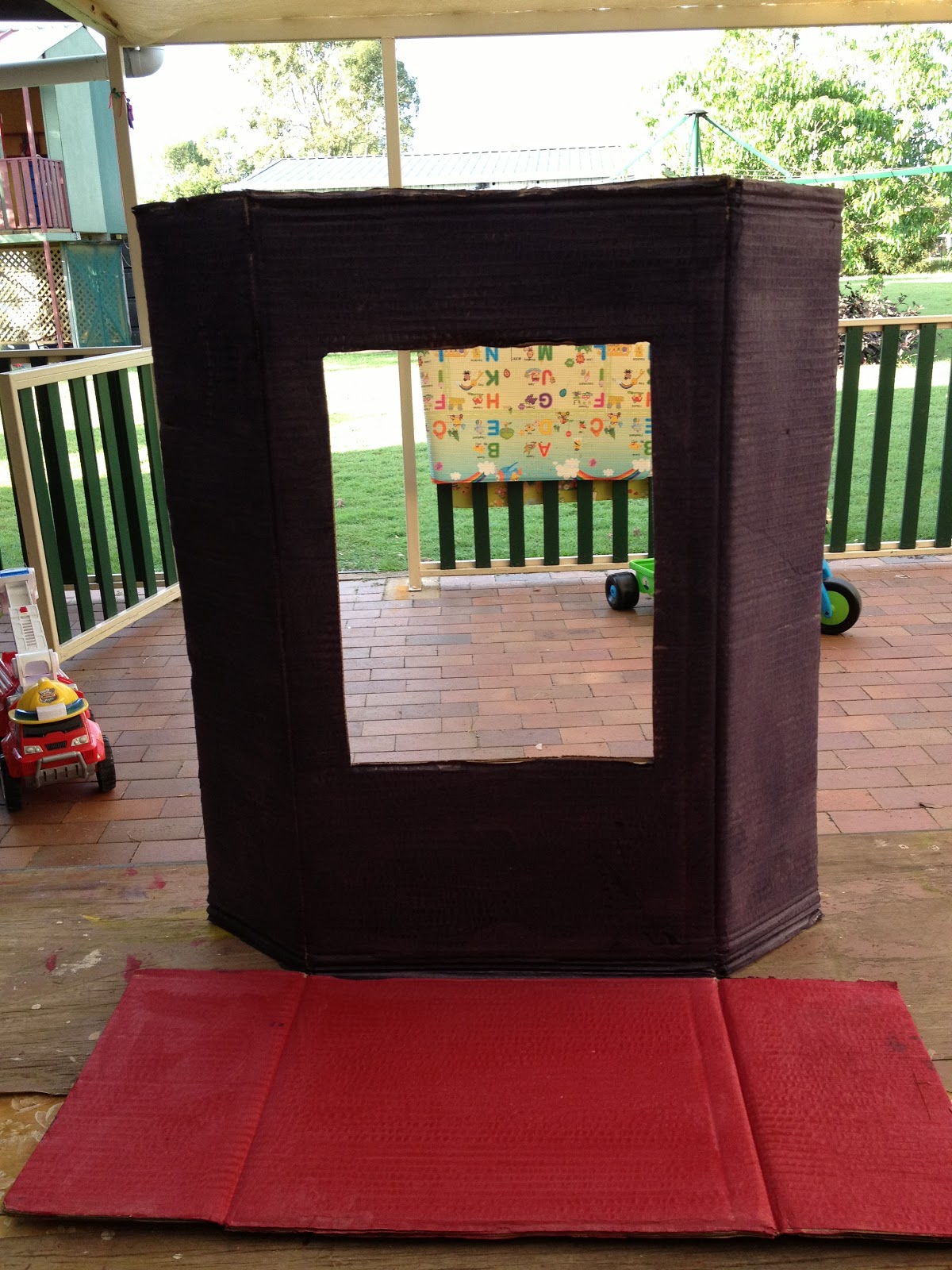 A Real Life Mum: Cardboard Box Puppet Theatre