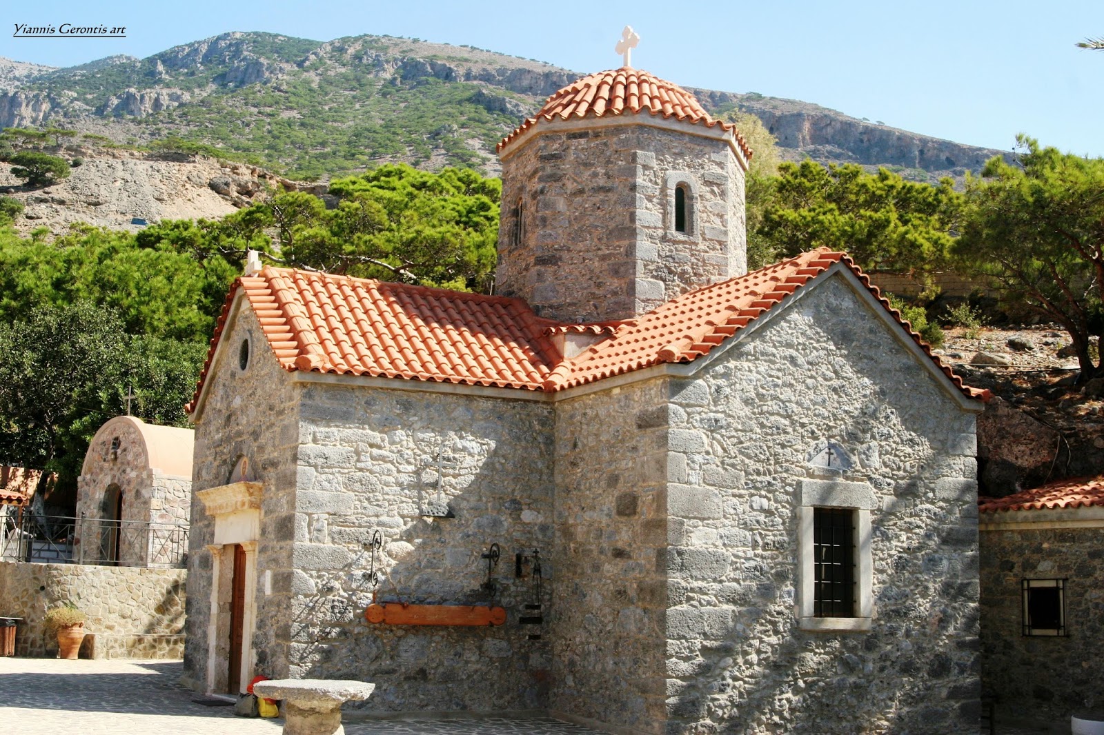 gerontisart: Η ΜΟΝΗ ΚΟΥΔΟΥΜΑ ΣΤΑ ΝΟΤΙΑ ΤΟΥ ΗΡΑΚΛΕΙΟΥ ΚΡΗΤΗΣ