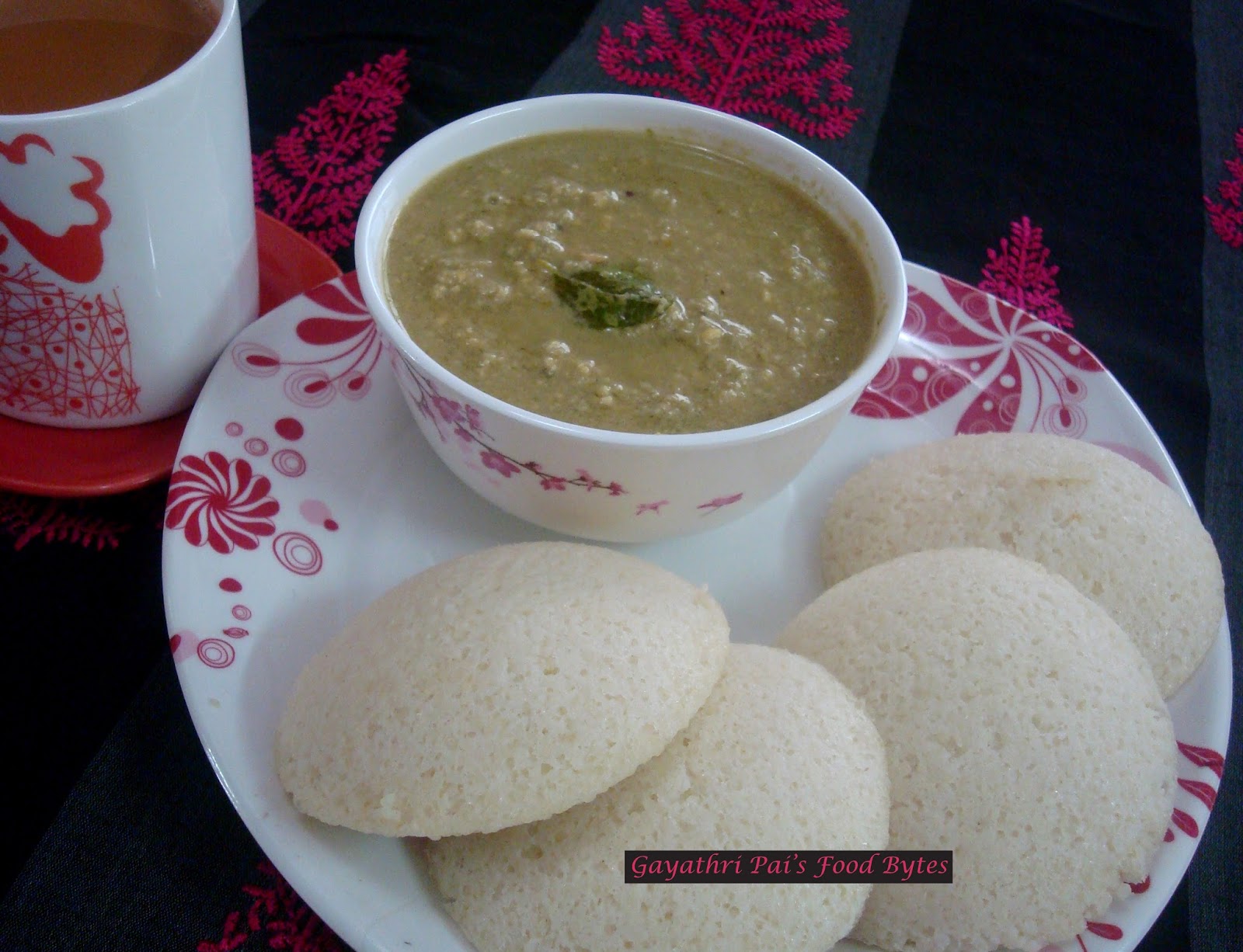 Gayathri Pai's Food Bytes: Urad and Varai Idly.